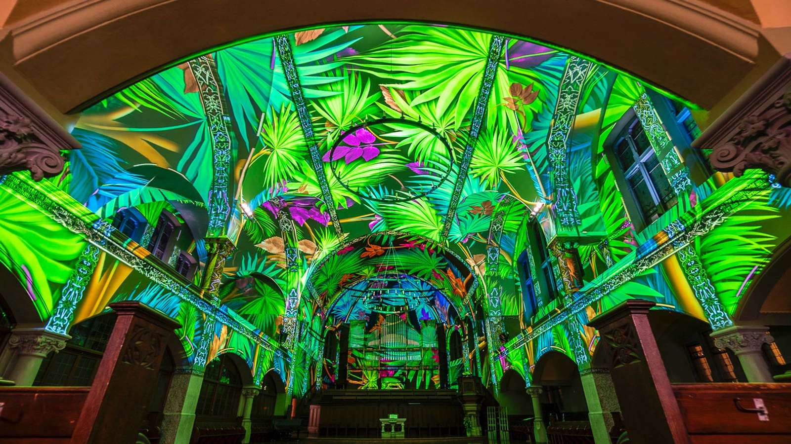 Aurorium Genesis: Lichtspektakel in der Kirche St. Markus - IN München