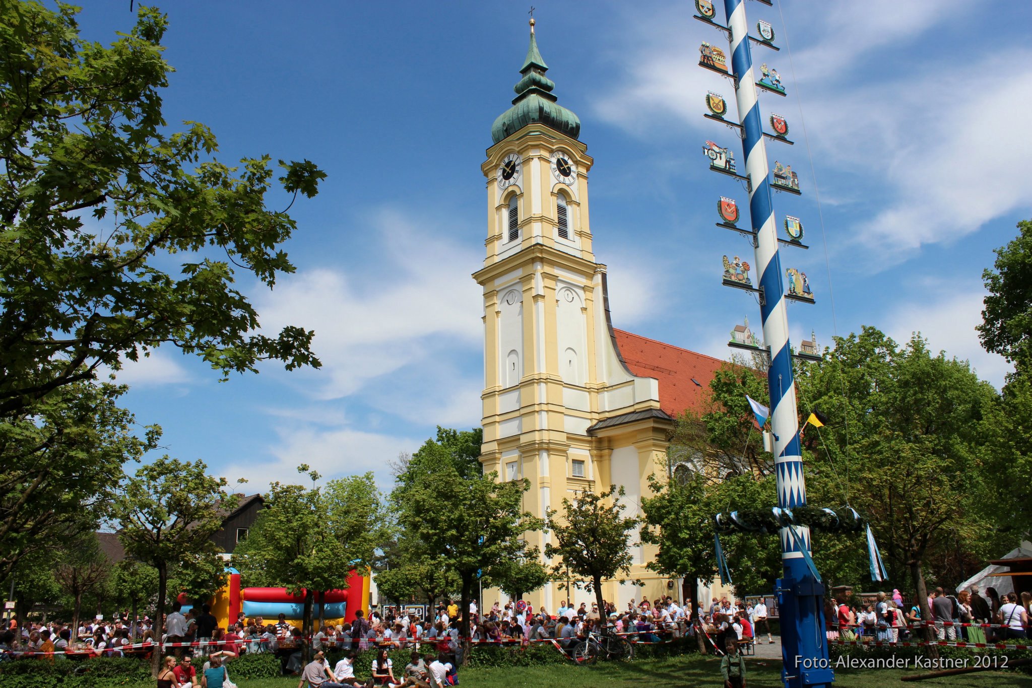 1. Mai in München: Wo ihr beim Maibaum Aufstellen und Maifest live ...
