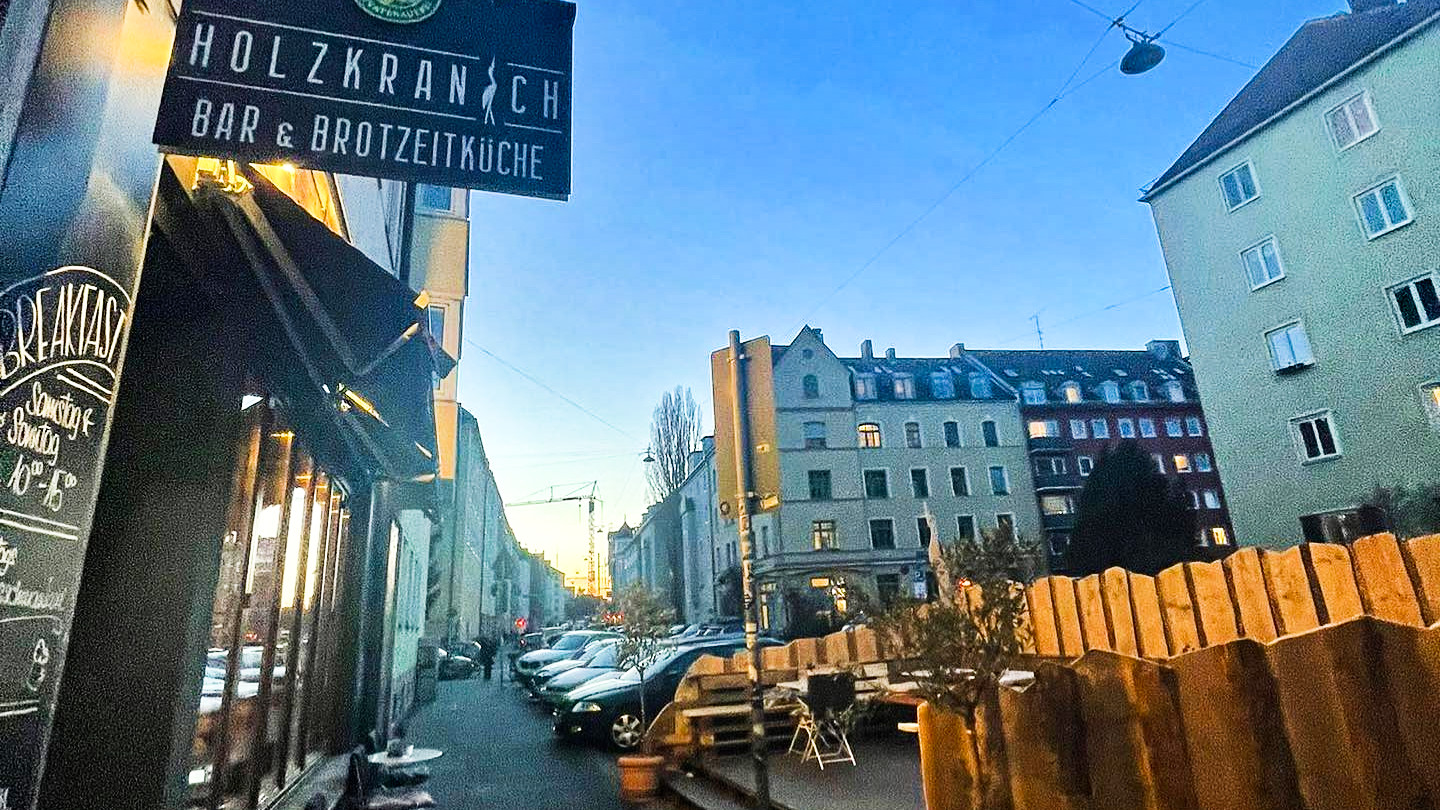 Schanigärten München: Freiluft-Oasen als Dauerlösung ☀️